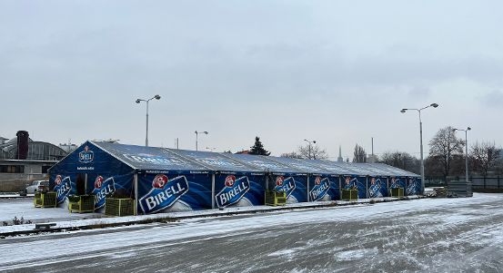Plzeň připravila vyhřívaný velkokapacitní stan pro lidi bez domova ...